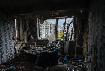 A building in Kupiansk, Ukraine, lies in ruins following air strikes.