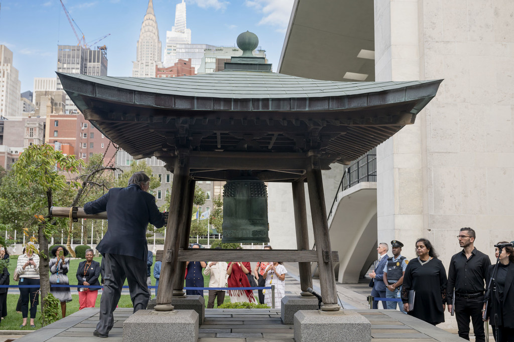 Kengele ya amani yagongwa UN kuikumbusha dunia wakati wa kuchukua hatua ...