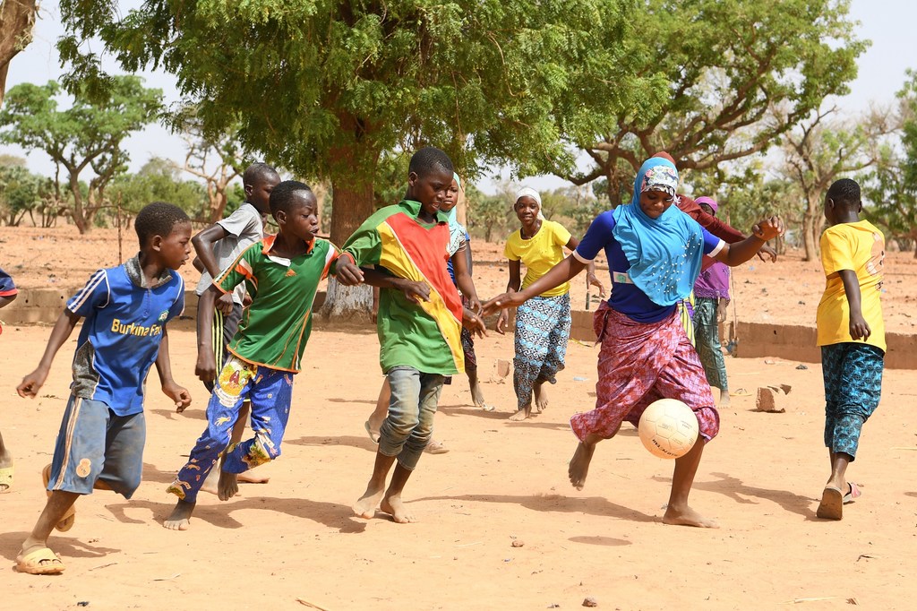 Kampeni ya #BringTheMoves kuhamasisha watoto kufanya mazoezi | Habari za UN