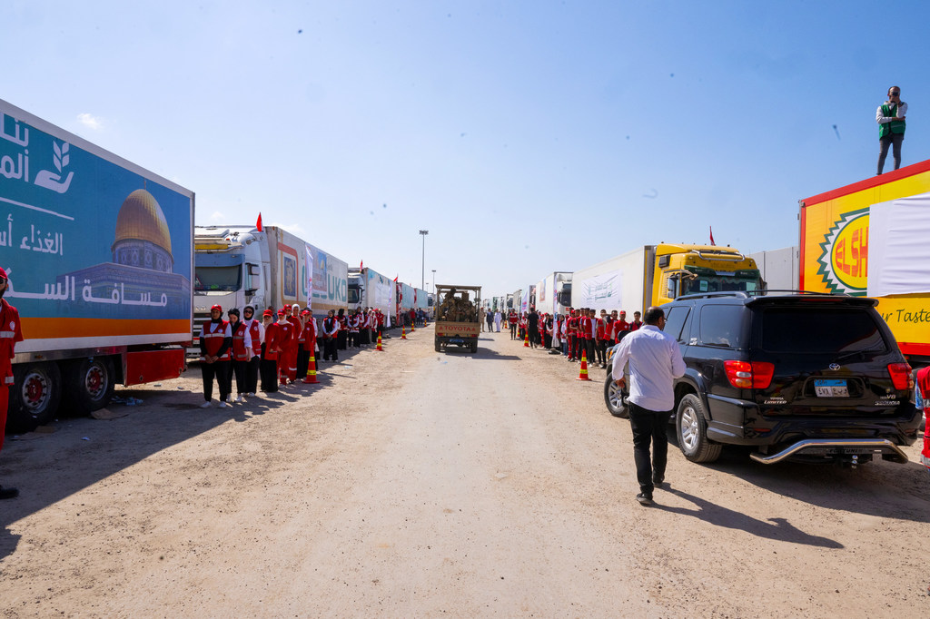 UDADAVUZI: Usambazaji wa misaada ya kibinadamu Ukanda wa Gaza | Habari ...