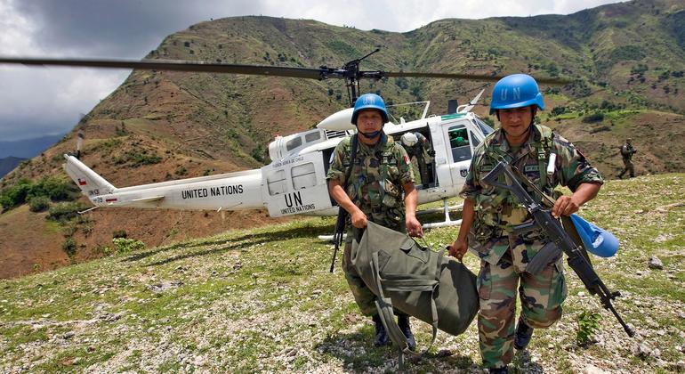 Photo Story: Peruvian soldiers keep the peace, from the Caribbean to ...